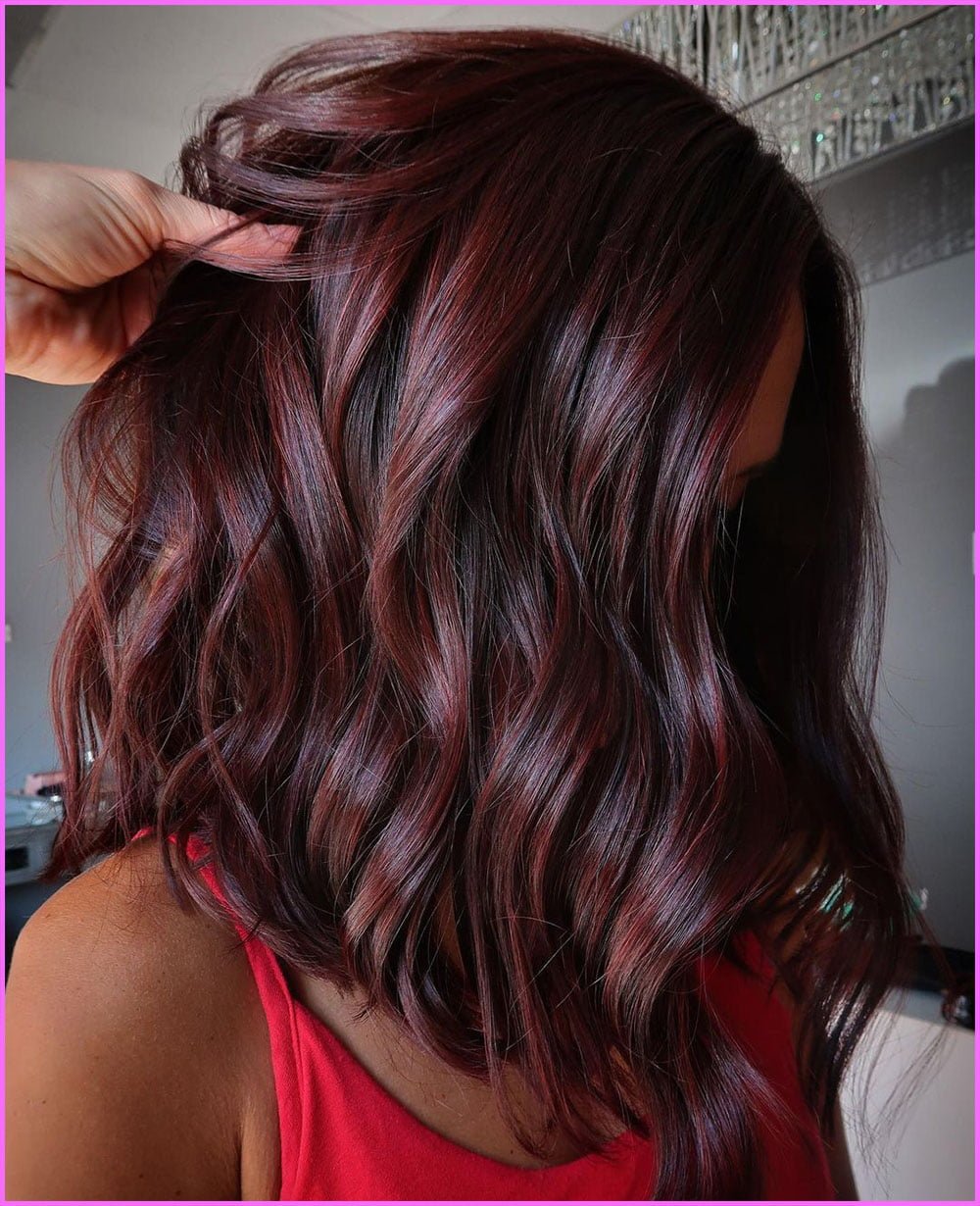 Tonos de Cabello Borgoña 50 Estilos en Tendencia 2023-2024